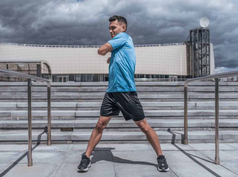 What is Dynamic Stretching? (Benefits, How to Do It, and More ...