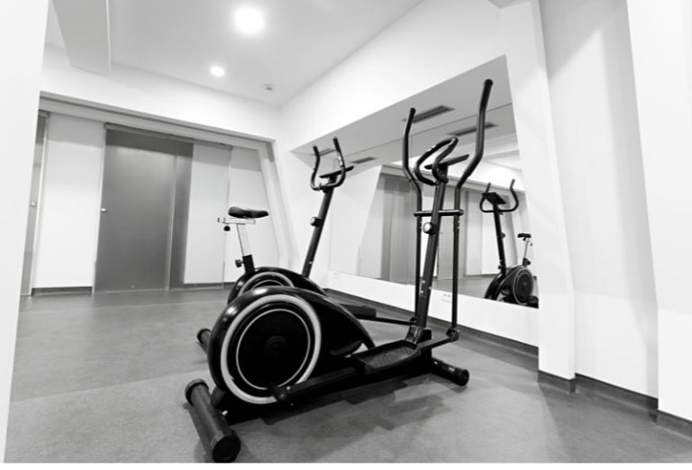 How to Use the Elliptical Machine Like a Champ (Form, Posture, and Pro ...