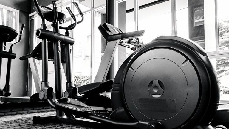 Does the Elliptical Work Your Stomach? (Yes, Here’s How to Do It Right ...
