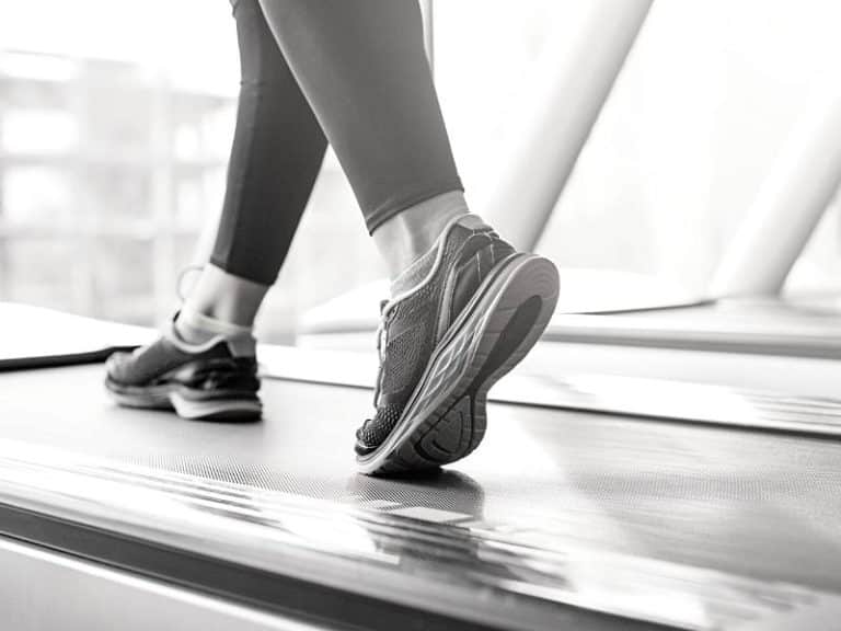 9 Benefits of Treadmill Walking (and How Long You Should Do It ...